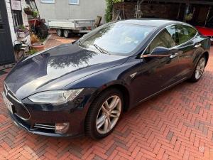 Blue Tesla Model S 2015 in Kaunas, with an engine capacity of 0.00 L and mileage of 350 thousand km for 11900 €, photo  on AUTOMOTO.COM.LV