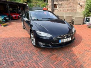 Blue Tesla Model S 2015 in Kaunas, with an engine capacity of 0.00 L and mileage of 350 thousand km for 11900 €, photo 4 on AUTOMOTO.COM.LV
