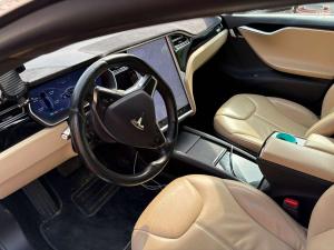 Blue Tesla Model S 2015 in Kaunas, with an engine capacity of 0.00 L and mileage of 350 thousand km for 11900 €, photo 7 on AUTOMOTO.COM.LV