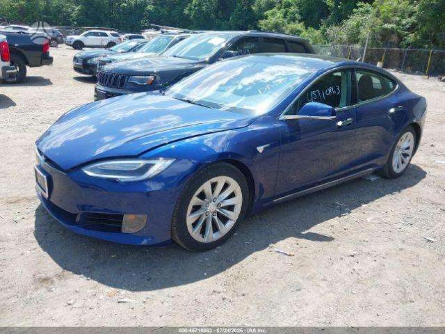 Blue Tesla Model S 2017 in Klaipeda, with an engine capacity of 0.00 L and mileage of 82 thousand km for 7700 €, photo 3 on AUTOMOTO.COM.LV