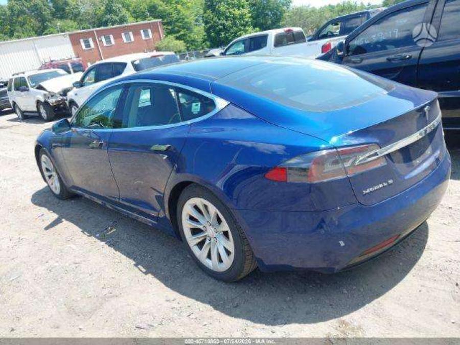 Blue Tesla Model S 2017 in Klaipeda, with an engine capacity of 0.00 L and mileage of 82 thousand km for 7700 €, photo 4 on AUTOMOTO.COM.LV