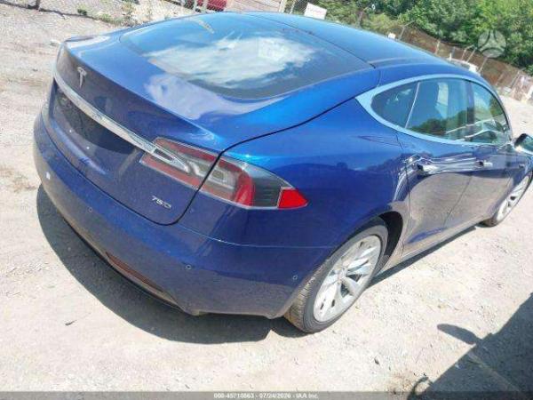 Blue Tesla Model S 2017 in Klaipeda, with an engine capacity of 0.00 L and mileage of 82 thousand km for 7700 €, photo 4 on AUTOMOTO.COM.LV