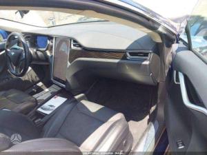 Blue Tesla Model S 2017 in Klaipeda, with an engine capacity of 0.00 L and mileage of 82 thousand km for 7700 €, photo 6 on AUTOMOTO.COM.LV