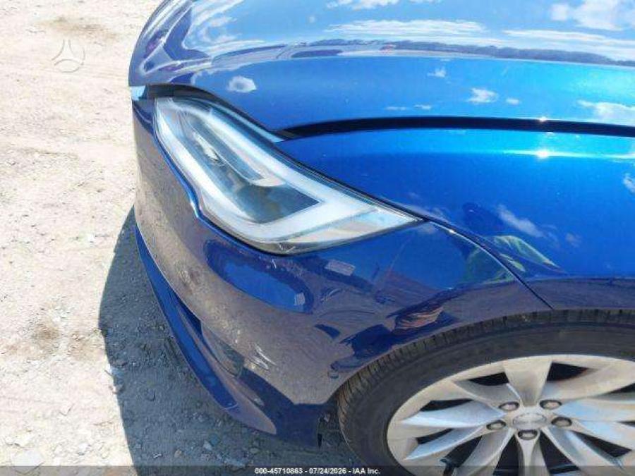 Blue Tesla Model S 2017 in Klaipeda, with an engine capacity of 0.00 L and mileage of 82 thousand km for 7700 €, photo 7 on AUTOMOTO.COM.LV