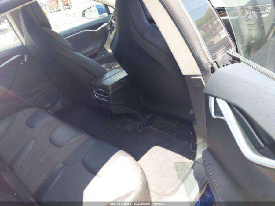 Blue Tesla Model S 2017 in Klaipeda, with an engine capacity of 0.00 L and mileage of 82 thousand km for 7700 €, photo 9 on AUTOMOTO.COM.LV