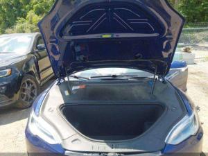 Blue Tesla Model S 2017 in Klaipeda, with an engine capacity of 0.00 L and mileage of 82 thousand km for 7700 €, photo 11 on AUTOMOTO.COM.LV