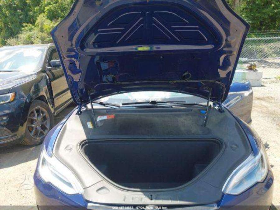 Blue Tesla Model S 2017 in Klaipeda, with an engine capacity of 0.00 L and mileage of 82 thousand km for 7700 €, photo 11 on AUTOMOTO.COM.LV