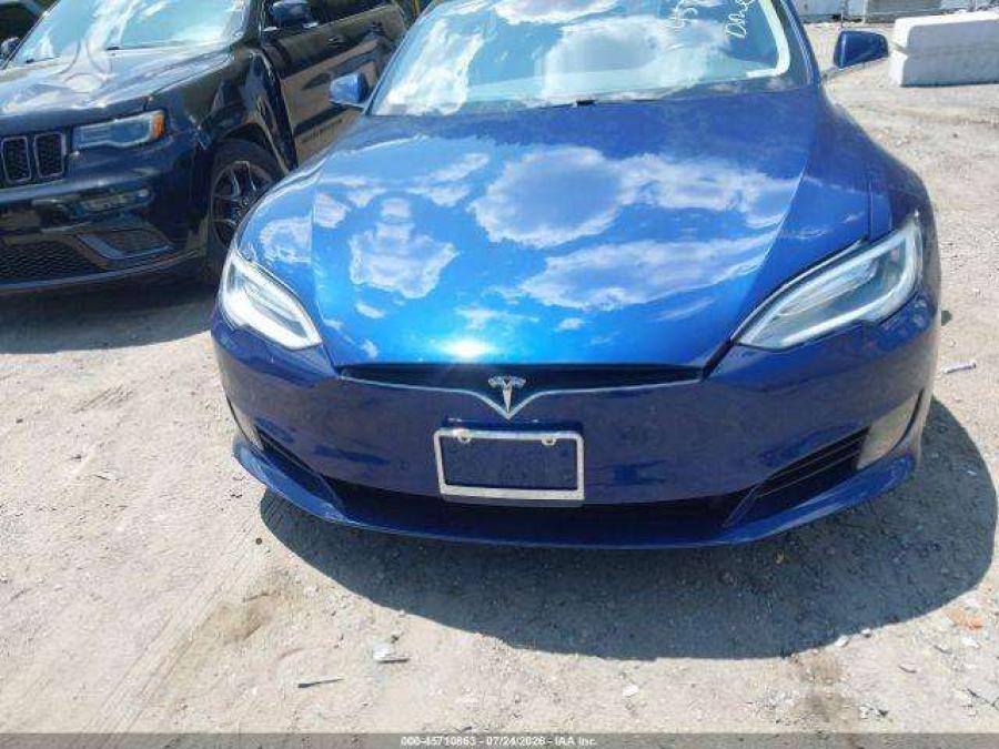 Blue Tesla Model S 2017 in Klaipeda, with an engine capacity of 0.00 L and mileage of 82 thousand km for 7700 €, photo 13 on AUTOMOTO.COM.LV