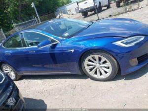 Blue Tesla Model S 2017 in Klaipeda, with an engine capacity of 0.00 L and mileage of 82 thousand km for 7700 €, photo 14 on AUTOMOTO.COM.LV