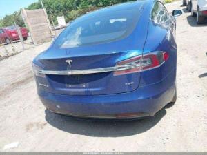 Blue Tesla Model S 2017 in Klaipeda, with an engine capacity of 0.00 L and mileage of 82 thousand km for 7700 €, photo 17 on AUTOMOTO.COM.LV