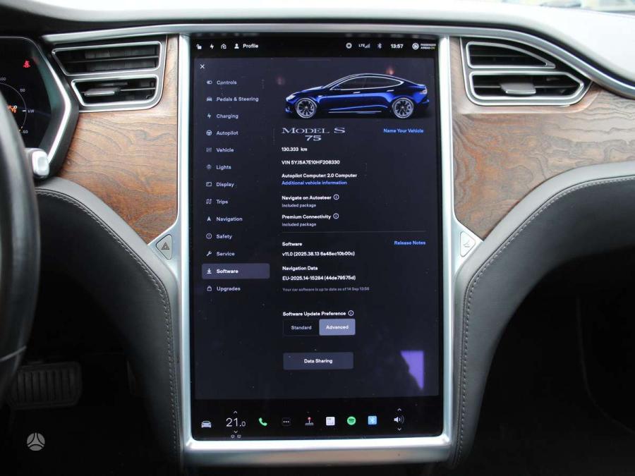 Blue Tesla Model S 2017 in Vilnius, with an engine capacity of 0.00 L and mileage of 130 thousand km for 19500 €, photo 10 on AUTOMOTO.COM.LV