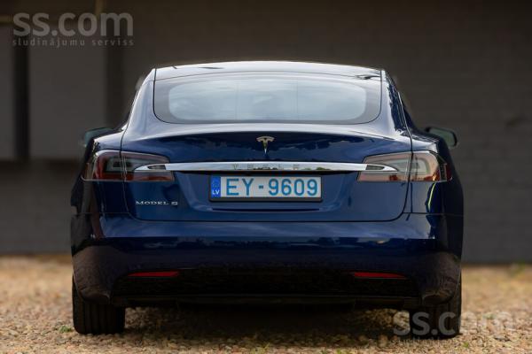 Blue Tesla Model S 2017 in Jelgava, with an engine capacity of 0.00 L and mileage of 0 thousand km for 19200 €, photo 7 on AUTOMOTO.COM.LV