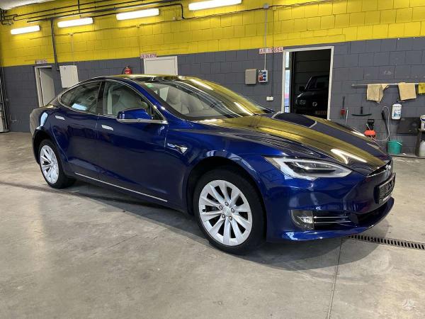 Blue Tesla Model S 2018 in Alytus, with an engine capacity of 0.00 L and mileage of 94 thousand km for 13950 €, photo 2 on AUTOMOTO.COM.LV
