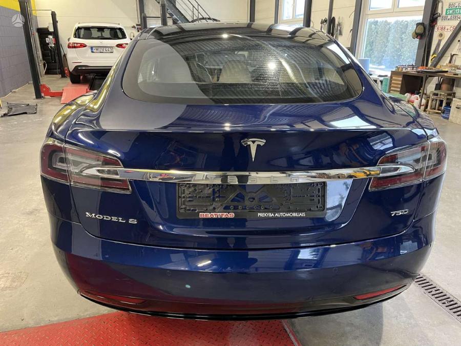 Zils Tesla Model S 2018 Alīta, ar dzinēja tilpumu 0.00 L un nobraukumu 94 tūkst. km par 13950 €, foto 6 vietnē AUTOMOTO.COM.LV