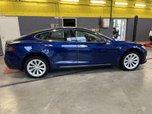 Zils Tesla Model S 2018 Alīta, ar dzinēja tilpumu 0.00 L un nobraukumu 94 tūkst. km par 13950 €, foto 7 vietnē AUTOMOTO.COM.LV