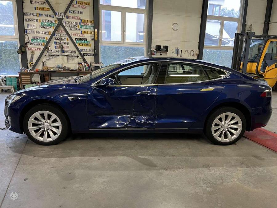 Zils Tesla Model S 2018 Alīta, ar dzinēja tilpumu 0.00 L un nobraukumu 94 tūkst. km par 13950 €, foto 8 vietnē AUTOMOTO.COM.LV