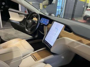 Zils Tesla Model S 2018 Alīta, ar dzinēja tilpumu 0.00 L un nobraukumu 94 tūkst. km par 13950 €, foto 12 vietnē AUTOMOTO.COM.LV