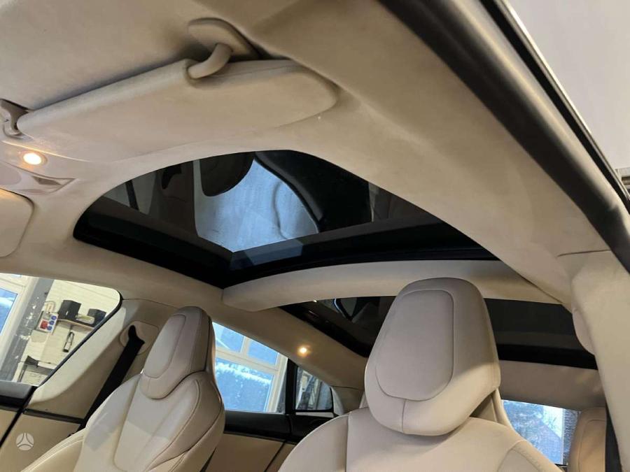 Zils Tesla Model S 2018 Alīta, ar dzinēja tilpumu 0.00 L un nobraukumu 94 tūkst. km par 13950 €, foto 17 vietnē AUTOMOTO.COM.LV