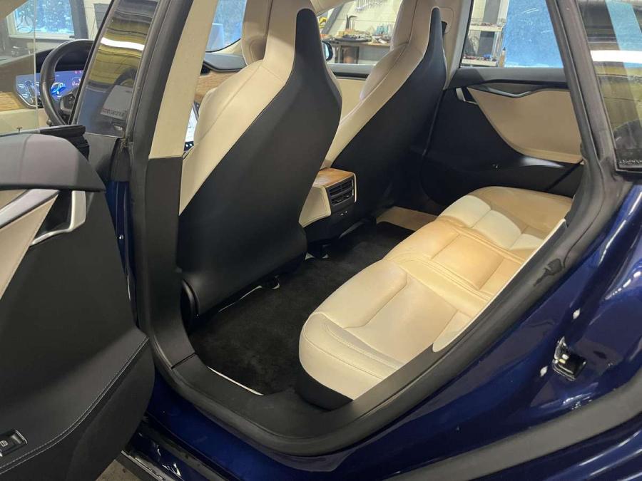 Zils Tesla Model S 2018 Alīta, ar dzinēja tilpumu 0.00 L un nobraukumu 94 tūkst. km par 13950 €, foto 18 vietnē AUTOMOTO.COM.LV