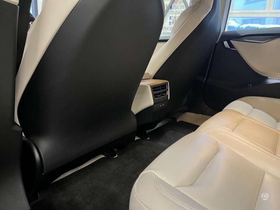 Zils Tesla Model S 2018 Alīta, ar dzinēja tilpumu 0.00 L un nobraukumu 94 tūkst. km par 13950 €, foto 21 vietnē AUTOMOTO.COM.LV