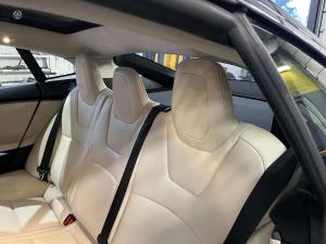 Zils Tesla Model S 2018 Alīta, ar dzinēja tilpumu 0.00 L un nobraukumu 94 tūkst. km par 13950 €, foto 22 vietnē AUTOMOTO.COM.LV