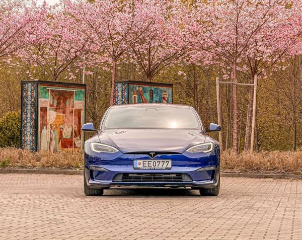Blue Tesla Model S 2021 in Klaipeda, with an engine capacity of 0.00 L and mileage of 78 thousand km for 34999 €, photo 2 on AUTOMOTO.COM.LV