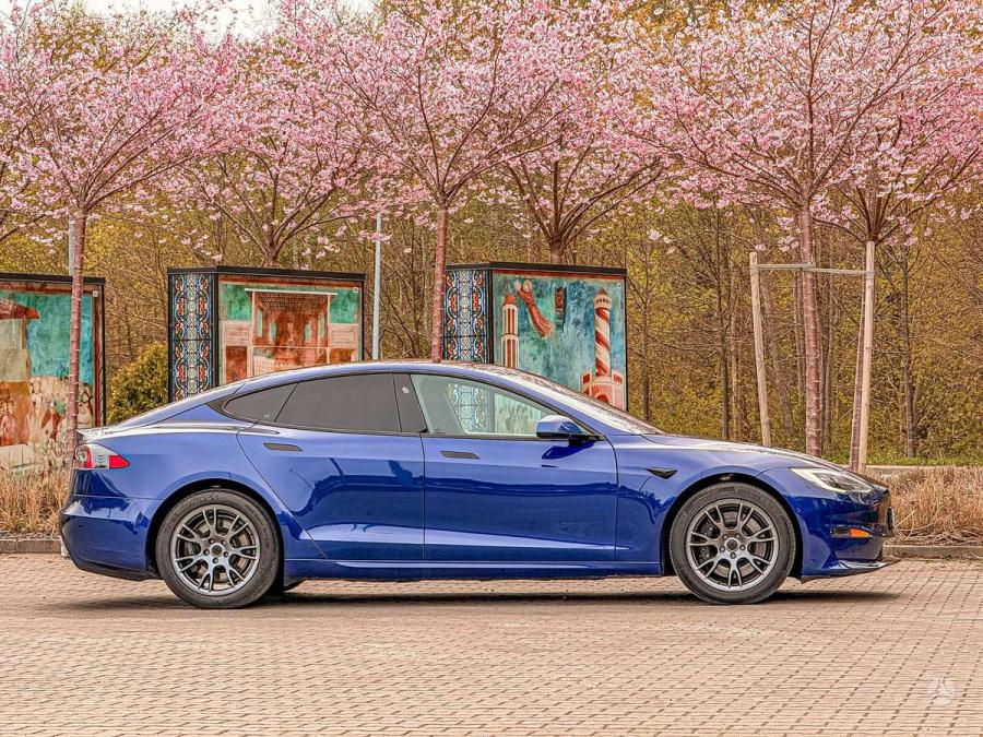 Blue Tesla Model S 2021 in Klaipeda, with an engine capacity of 0.00 L and mileage of 78 thousand km for 34999 €, photo 5 on AUTOMOTO.COM.LV