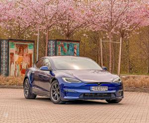 Blue Tesla Model S 2021 in Klaipeda, with an engine capacity of 0.00 L and mileage of 79 thousand km for 35000 €, photo  on AUTOMOTO.COM.LV