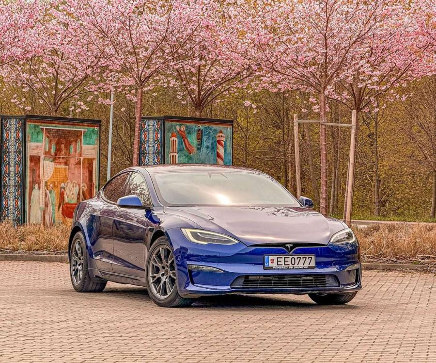 Синий Тесла Модель С 2021 в Клайпеда, объемом двигателя 0.00 л и пробегом 79 тыс. км за 35000 €, фото 9 на AUTOMOTO.COM.LV