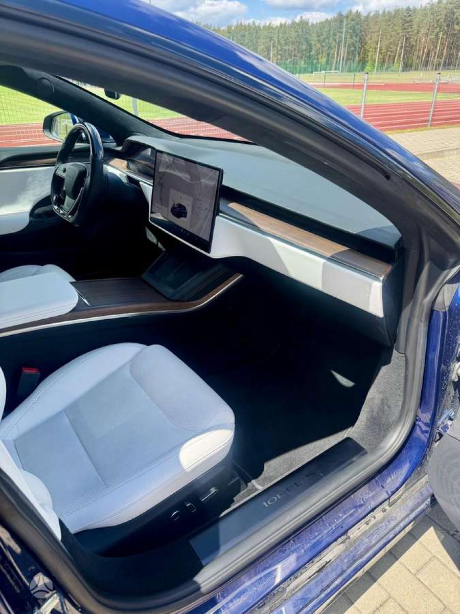 Blue Tesla Model S 2023 in Vilnius, with an engine capacity of 0.00 L and mileage of 73 thousand km for 49997 €, photo 9 on AUTOMOTO.COM.LV