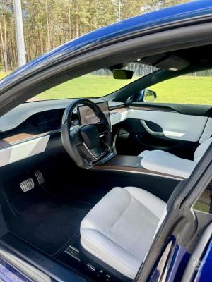 Blue Tesla Model S 2023 in Vilnius, with an engine capacity of 0.00 L and mileage of 73 thousand km for 49997 €, photo 12 on AUTOMOTO.COM.LV