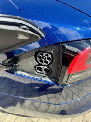 Blue Tesla Model S 2023 in Vilnius, with an engine capacity of 0.00 L and mileage of 73 thousand km for 49997 €, photo 17 on AUTOMOTO.COM.LV
