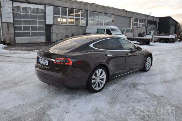 Brūns Tesla Model S 2014 Rīga, ar dzinēja tilpumu 0.00 L un nobraukumu 174 tūkst. km par 15400 €, foto 3 vietnē AUTOMOTO.COM.LV