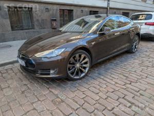 Brown Tesla Model S 2014 in Riga, with an engine capacity of 0.00 L and mileage of 177 thousand km for 15800 €, photo  on AUTOMOTO.COM.LV