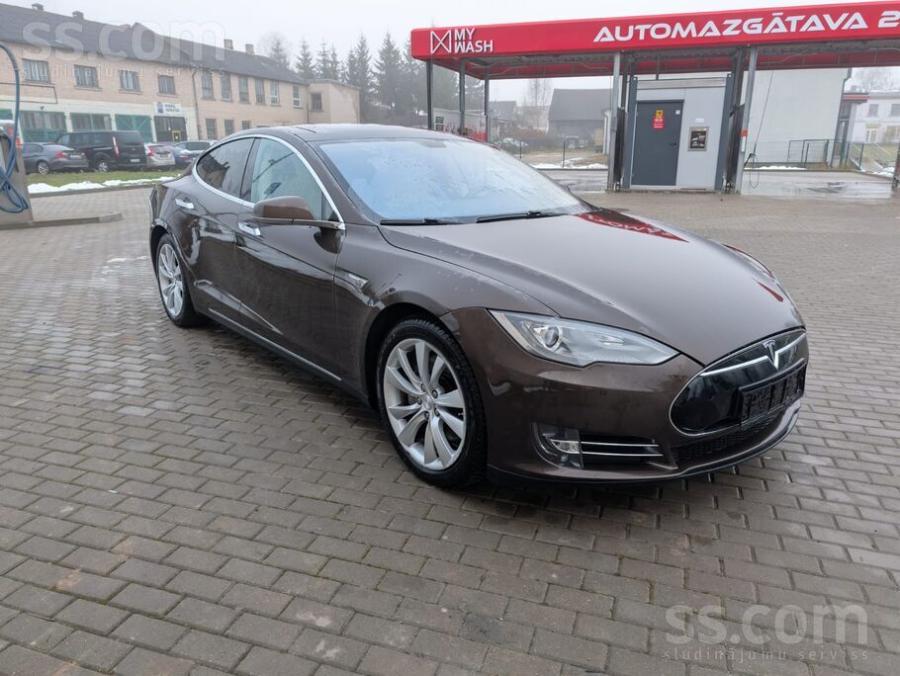 Brown Tesla Model S 2014 in Riga, with an engine capacity of 0.00 L and mileage of 177 thousand km for 15800 €, photo 10 on AUTOMOTO.COM.LV