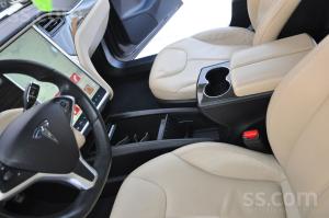 Brown Tesla Model S 2014 in Riga, with an engine capacity of 0.00 L and mileage of 177 thousand km for 15800 €, photo 17 on AUTOMOTO.COM.LV