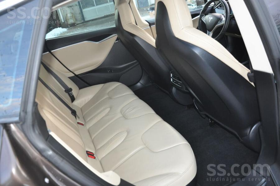 Brown Tesla Model S 2014 in Riga, with an engine capacity of 0.00 L and mileage of 177 thousand km for 15800 €, photo 19 on AUTOMOTO.COM.LV