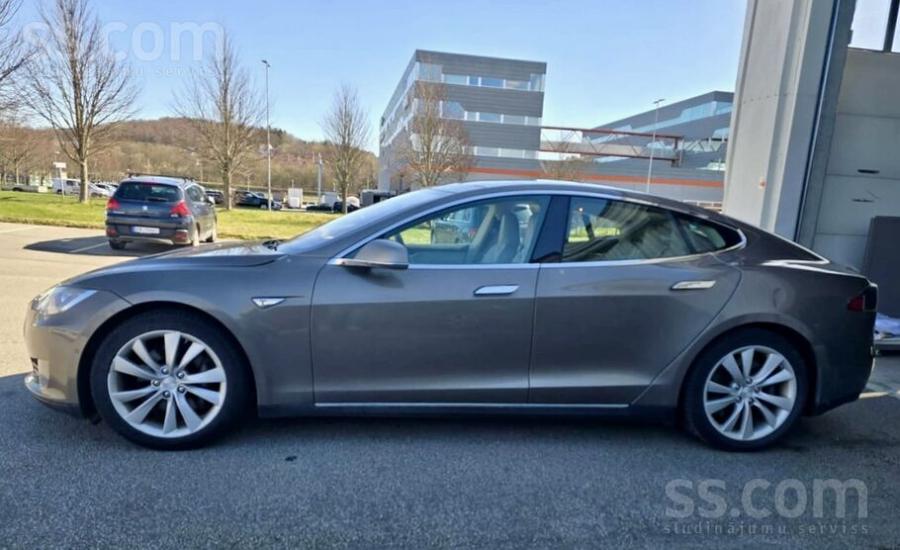 Brūns Tesla Model S 2015 Rīga, ar dzinēja tilpumu 0.00 L un nobraukumu 208 tūkst. km par 13777 €, foto 5 vietnē AUTOMOTO.COM.LV