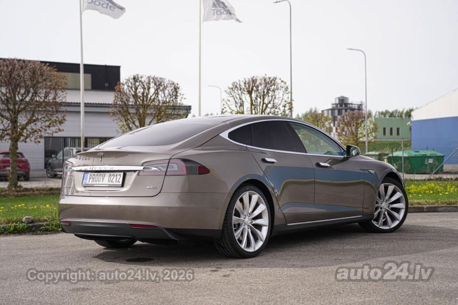 Brūns Tesla Model S 2015 Tartu, ar dzinēja tilpumu 0.00 L un nobraukumu 209 tūkst. km par 18900 €, foto 3 vietnē AUTOMOTO.COM.LV