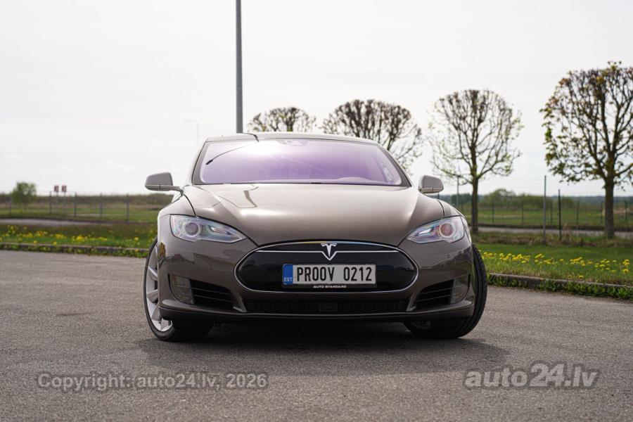 Brūns Tesla Model S 2015 Tartu, ar dzinēja tilpumu 0.00 L un nobraukumu 209 tūkst. km par 18900 €, foto 4 vietnē AUTOMOTO.COM.LV