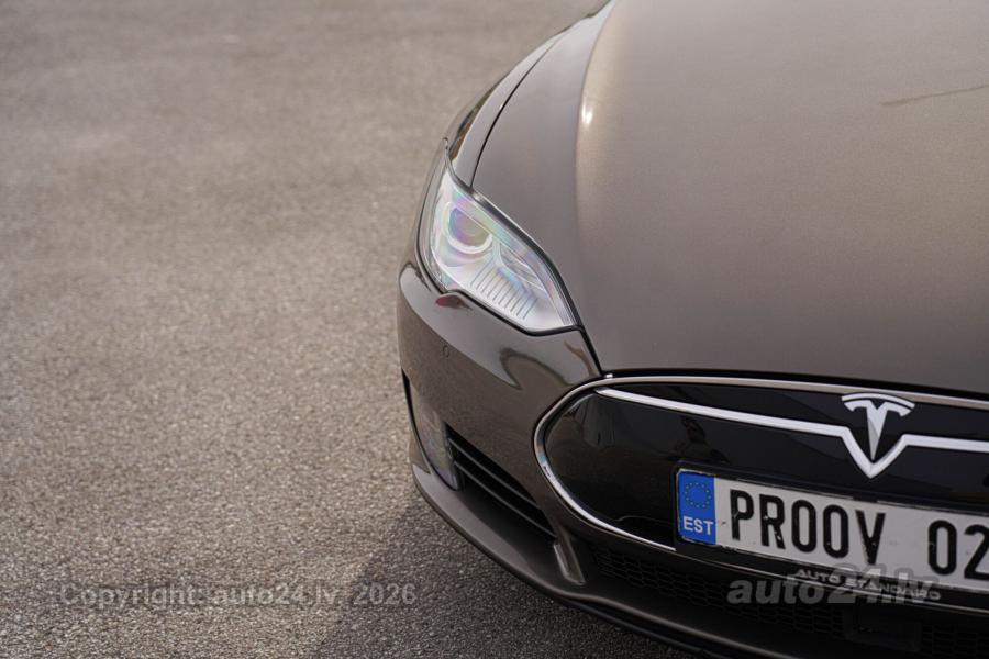 Brūns Tesla Model S 2015 Tartu, ar dzinēja tilpumu 0.00 L un nobraukumu 209 tūkst. km par 18900 €, foto 5 vietnē AUTOMOTO.COM.LV