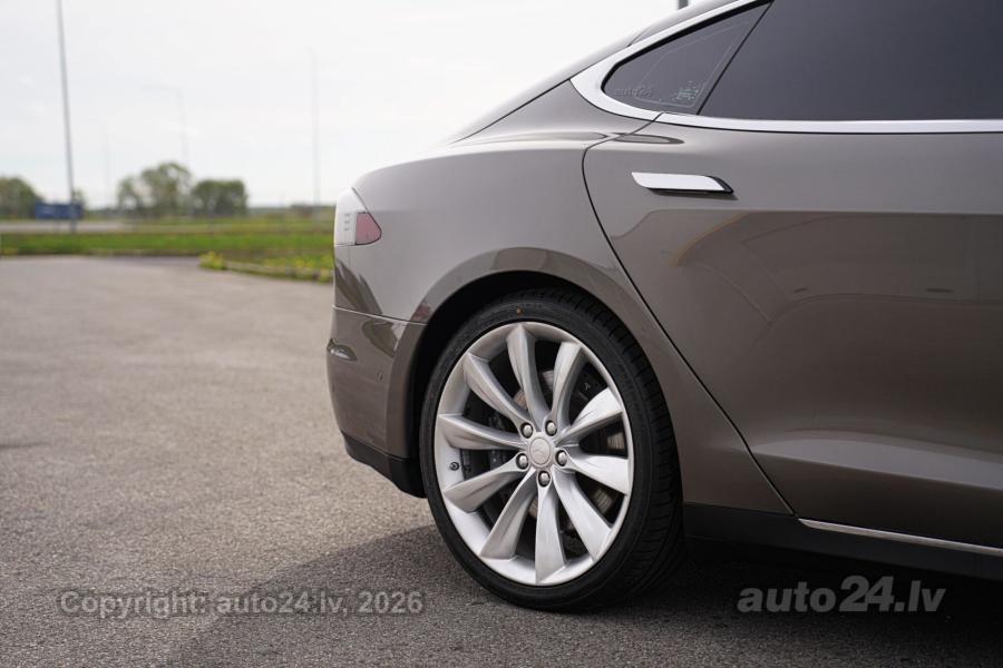 Brūns Tesla Model S 2015 Tartu, ar dzinēja tilpumu 0.00 L un nobraukumu 209 tūkst. km par 18900 €, foto 13 vietnē AUTOMOTO.COM.LV