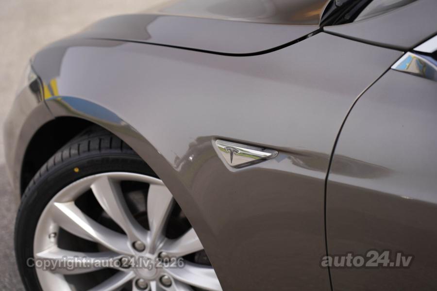Brūns Tesla Model S 2015 Tartu, ar dzinēja tilpumu 0.00 L un nobraukumu 209 tūkst. km par 18900 €, foto 14 vietnē AUTOMOTO.COM.LV