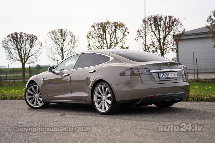 Brūns Tesla Model S 2015 Tartu, ar dzinēja tilpumu 0.00 L un nobraukumu 209 tūkst. km par 18900 €, foto 16 vietnē AUTOMOTO.COM.LV