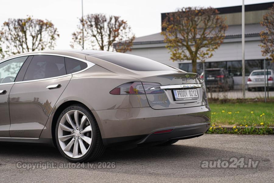 Brūns Tesla Model S 2015 Tartu, ar dzinēja tilpumu 0.00 L un nobraukumu 209 tūkst. km par 18900 €, foto 18 vietnē AUTOMOTO.COM.LV