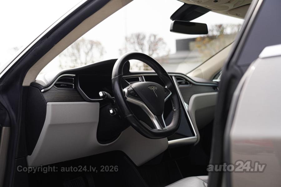 Brūns Tesla Model S 2015 Tartu, ar dzinēja tilpumu 0.00 L un nobraukumu 209 tūkst. km par 18900 €, foto 19 vietnē AUTOMOTO.COM.LV