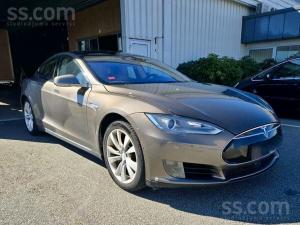 Brūns Tesla Model S 2015 Rīga, ar dzinēja tilpumu 0.00 L un nobraukumu 236 tūkst. km par 15777 €, foto  vietnē AUTOMOTO.COM.LV