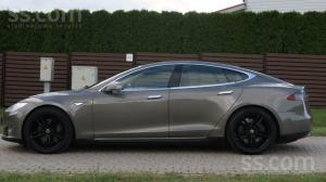 Brown Tesla Model S 2015 in Riga, with an engine capacity of 0.00 L and mileage of 196 thousand km for 14600 €, photo 3 on AUTOMOTO.COM.LV