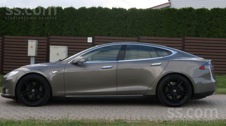 Brown Tesla Model S 2015 in Riga, with an engine capacity of 0.00 L and mileage of 196 thousand km for 14600 €, photo 3 on AUTOMOTO.COM.LV