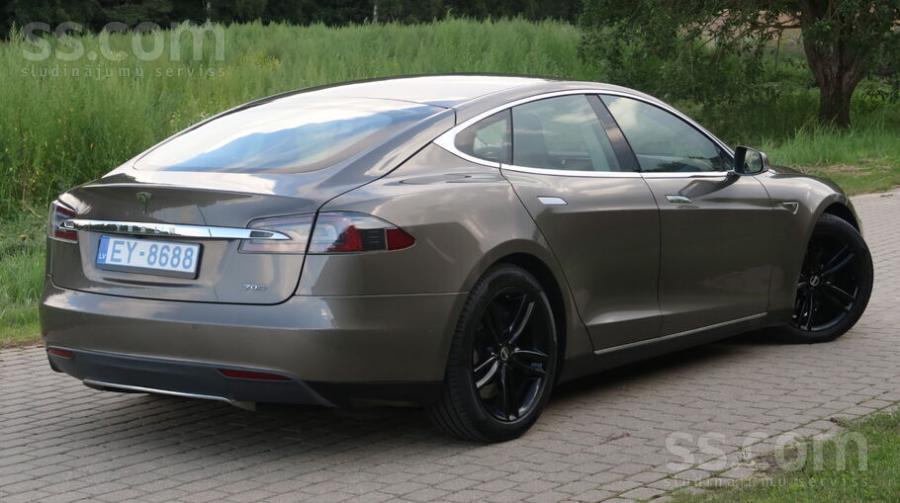 Brown Tesla Model S 2015 in Riga, with an engine capacity of 0.00 L and mileage of 196 thousand km for 14600 €, photo 6 on AUTOMOTO.COM.LV